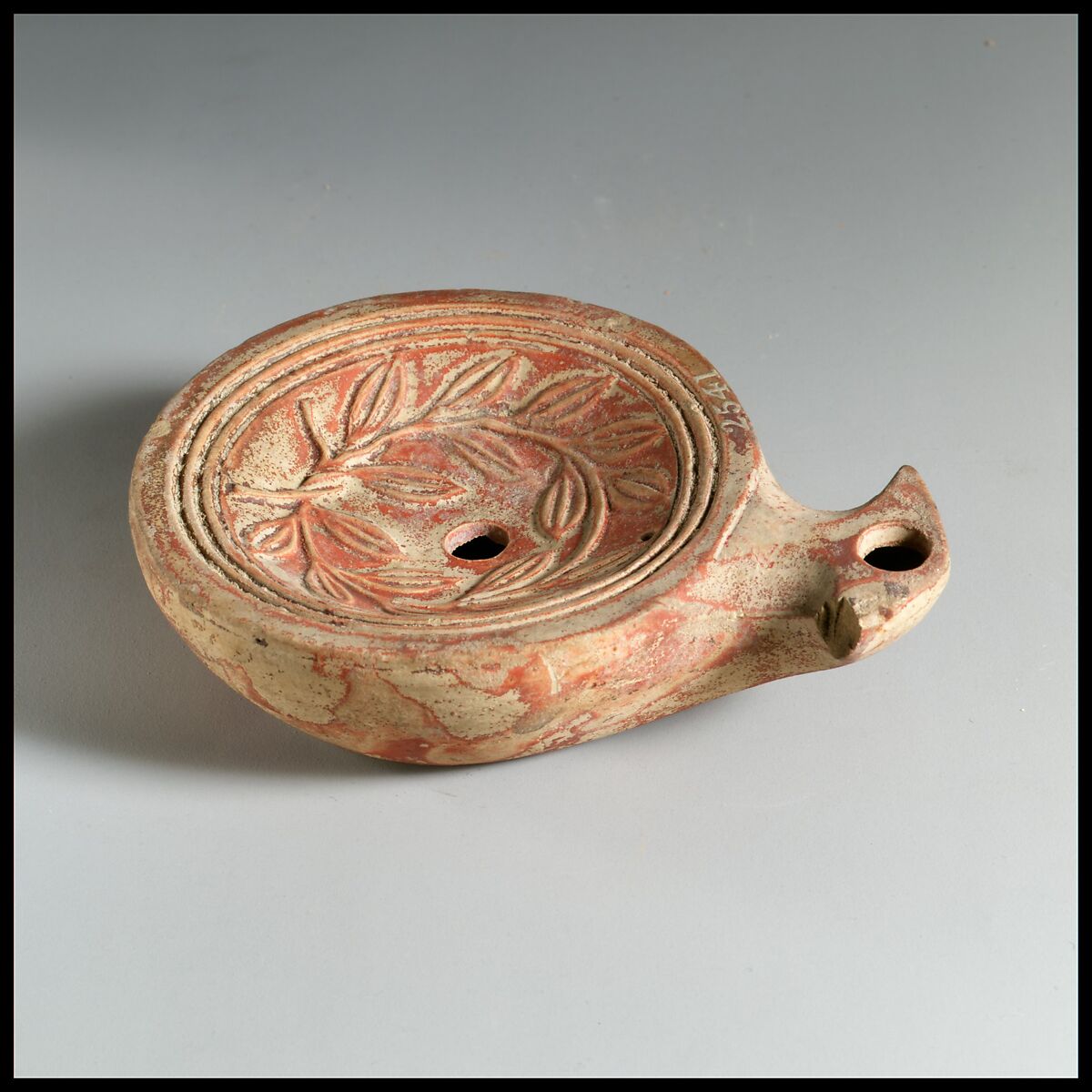 Terracotta oil lamp | Roman | Early Imperial | The Metropolitan Museum ...