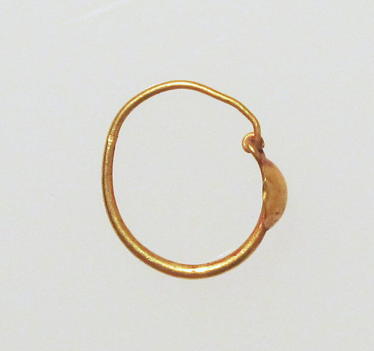 Earring with plain loop and disc - The Metropolitan Museum of Art