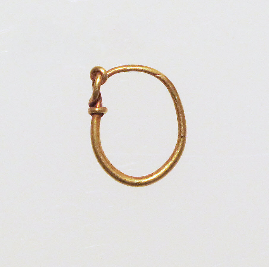 Gold loop earring - The Metropolitan Museum of Art