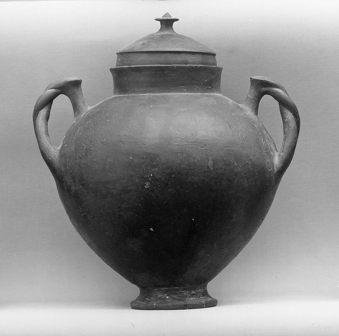 Vase with lid - Etruscan - Late Orientalizing - The Metropolitan Museum ...