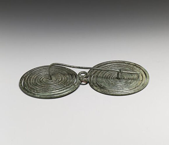 Bronze disc-type fibula (safety pin) | Italic | Iron Age | The ...